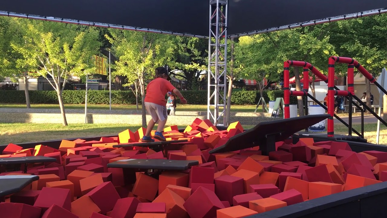 State fair obstacle course - YouTube