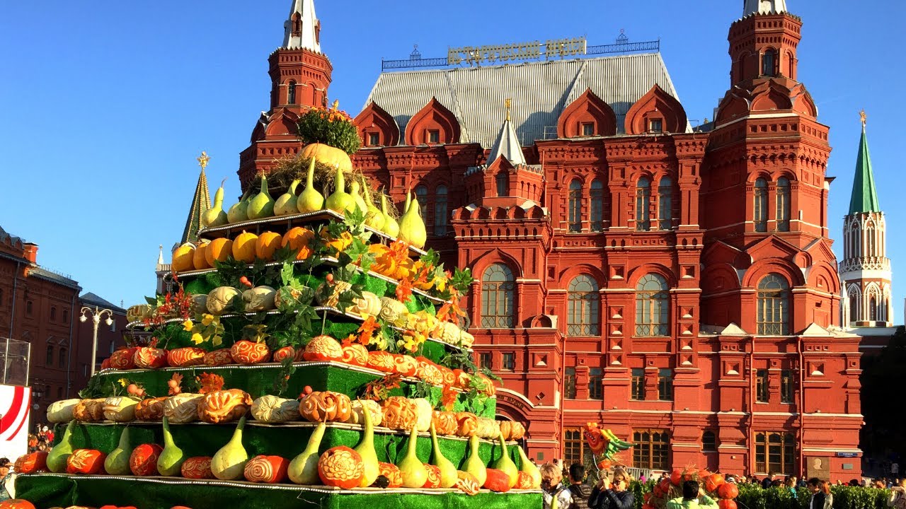 MOSCOW in the fall / Zaryadye, Red Square, Neskuchny garden, Circle of ...