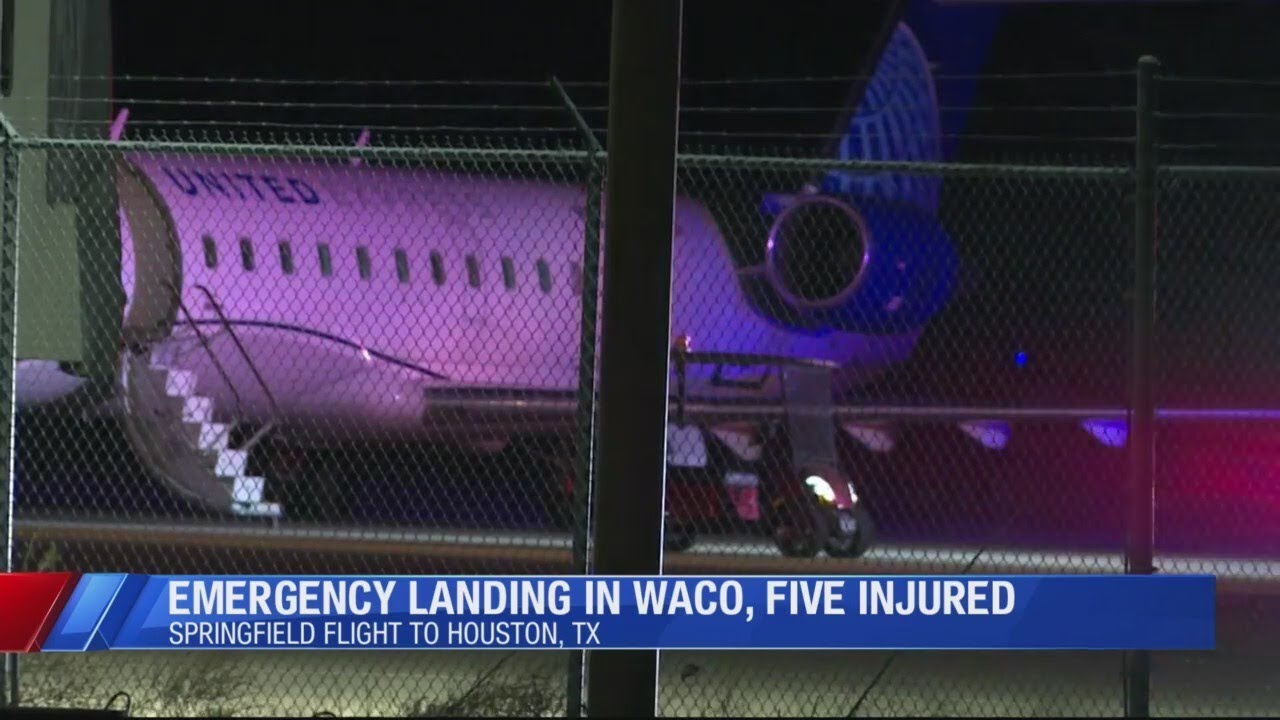 Emergency landing in Waco, 5 injured - YouTube