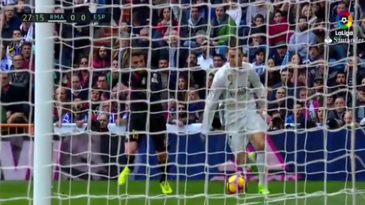 Cristiano Ronaldo hace el regate de su vida elástica con caño YouTube ...