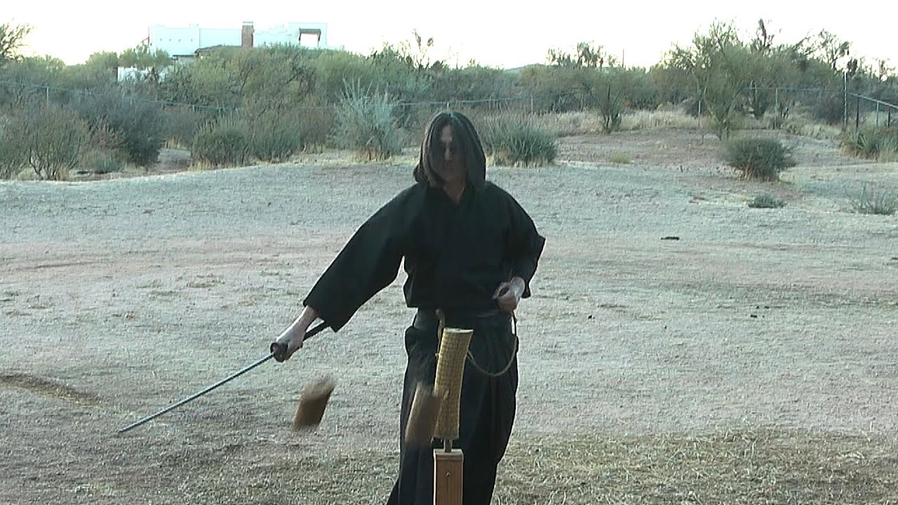 Tameshigiri Katana Cutting Tatami Practice Scraps 試し斬り 刀 - YouTube