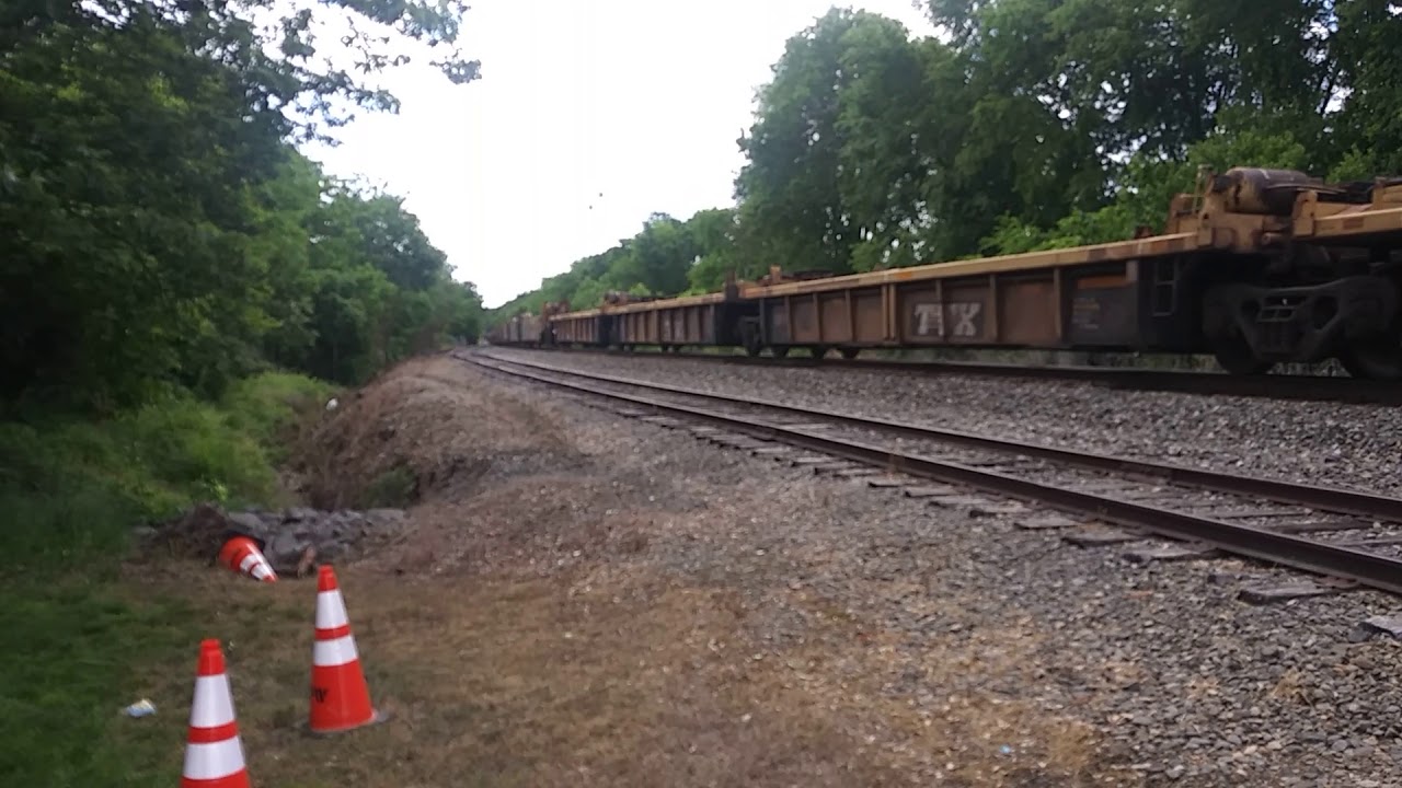 NS 2605 leads NS 24Q going North on the NS R-Line - YouTube