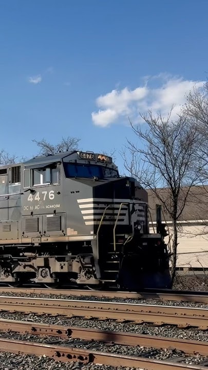 NS 4476 AC44C6M leads NS K76 the South Plainfield NJ with friendly crew! 3/16/2024 - YouTube