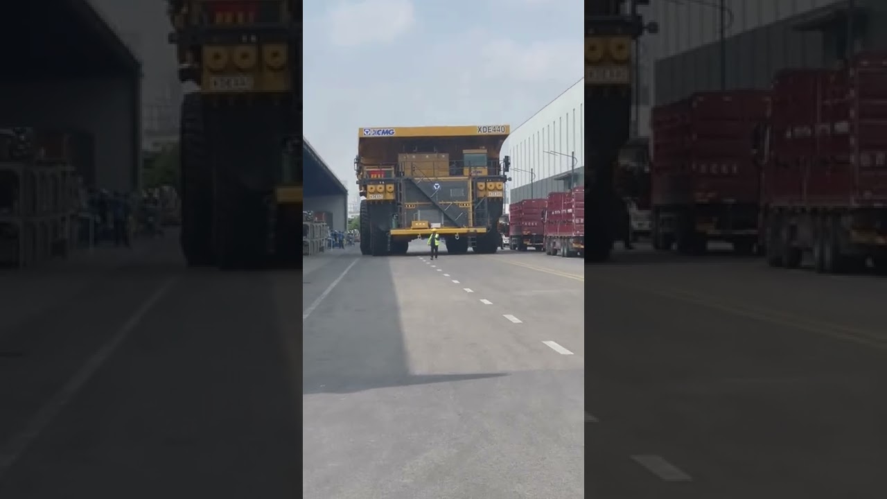 XCMG XDE440 The largest mining truck in the world. - YouTube