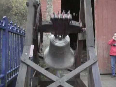 cloche de la fonderie Cornille Havard - YouTube