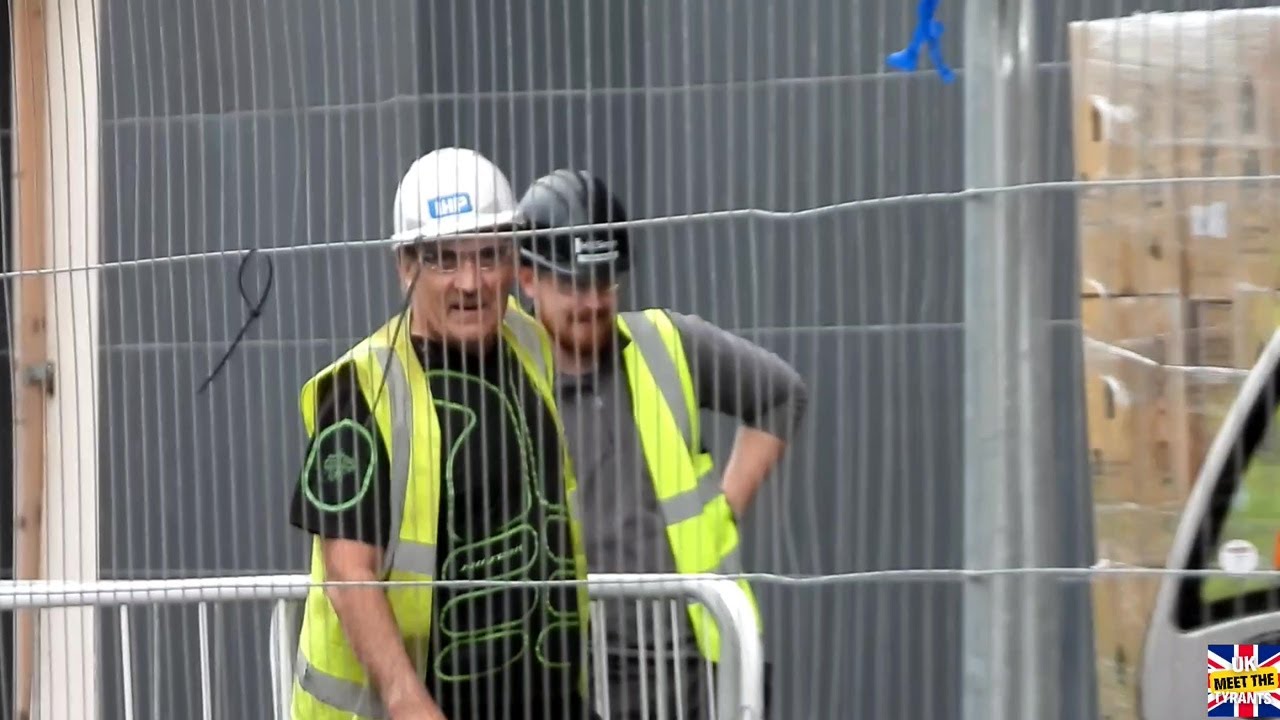 ANGRY STAFF AT DWP BUILDING 📷📷 - YouTube