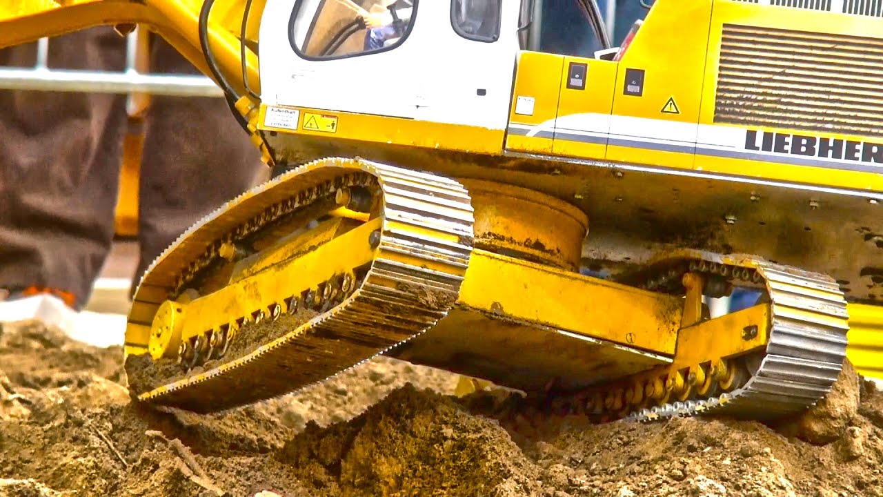BIG RC Excavator Transport! RC TRUCK HEAVY HAULAGE! RC Liebherr 954 ...