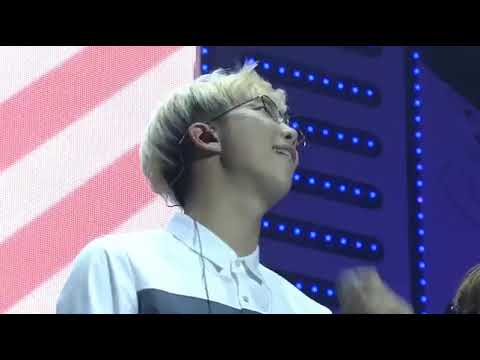 Namjoon cantando \