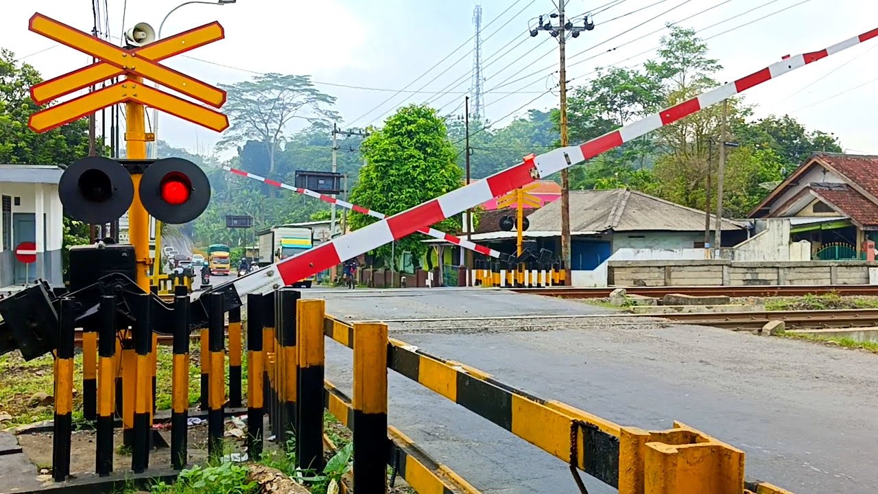 Palang Pintu Kereta Api / Railroad Crossing / Ka Bbm Pertamina | YANUAR ...