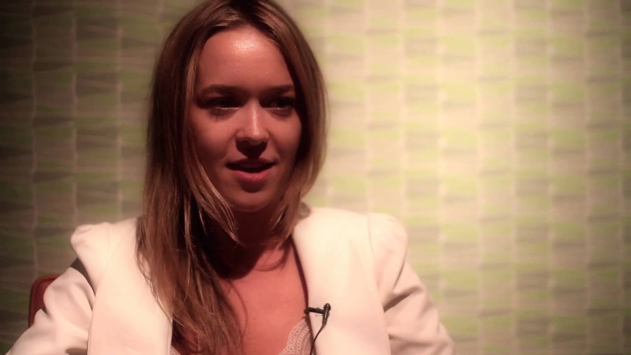 Tips on Text Message Flirting - YouTube