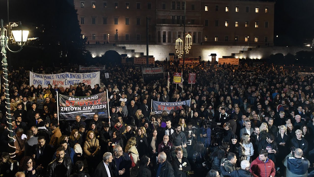 Στιγμιότυπα από τη συγκέντρωση στη Βουλή για να μην συγκαληφθει το ...