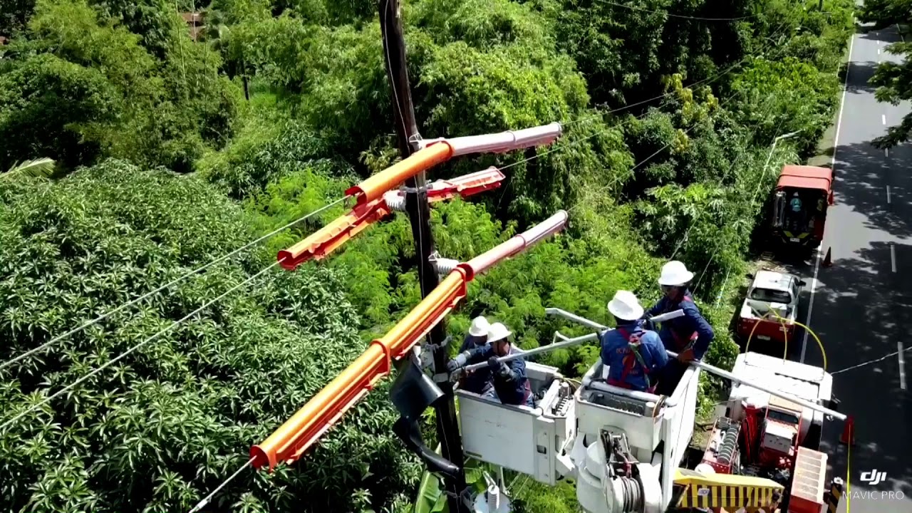 Meralco power lineman - YouTube