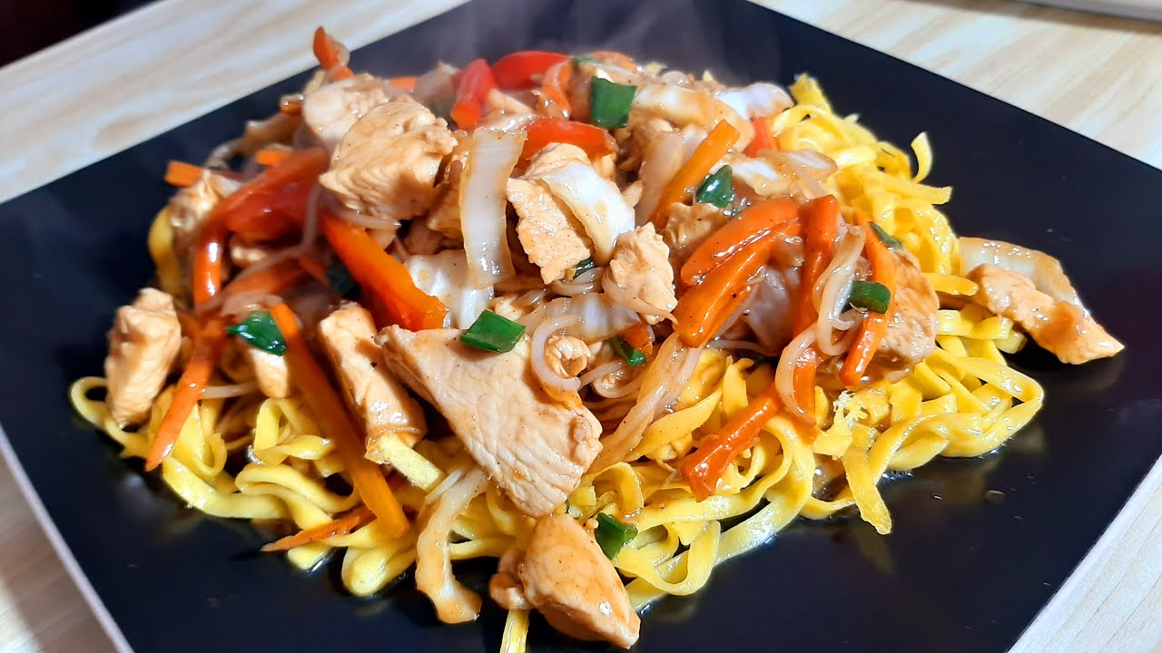Tallarin saltado con pollo ....chow mein pollo sabroso - YouTube