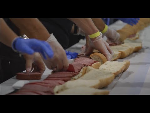 World's Largest Lebanon Bologna Sandwich - YouTube