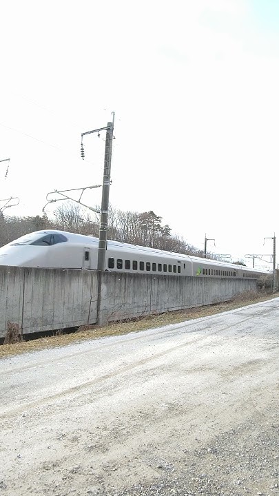 E3系L65編成使用のつばさ121号（121B）_某公園付近_2023年2月撮影 - YouTube