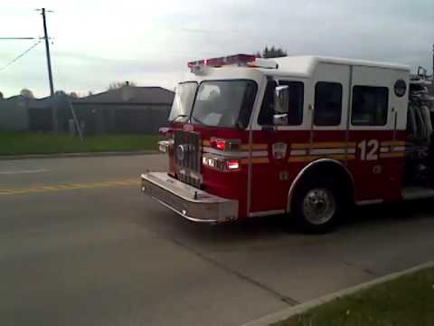 Fort Wayne fire department Engine 12 - YouTube