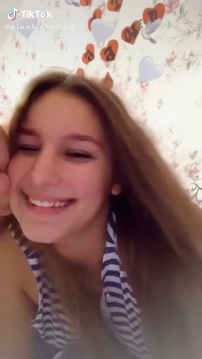 когда парень хочет обнимашек и девушку это романтика и поцелуйчики