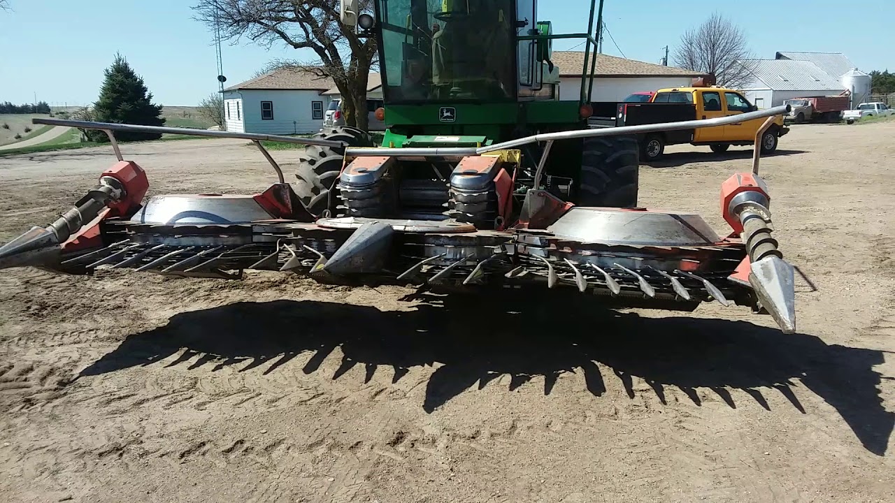 BigIron John Deere 5830 Silage Chopper - YouTube