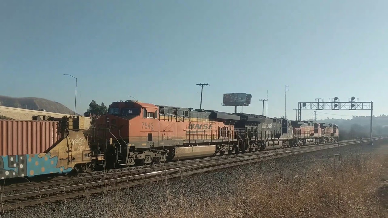 BNSF Trains w/NS Unit @ 91 overpass in Green River, Corona - YouTube