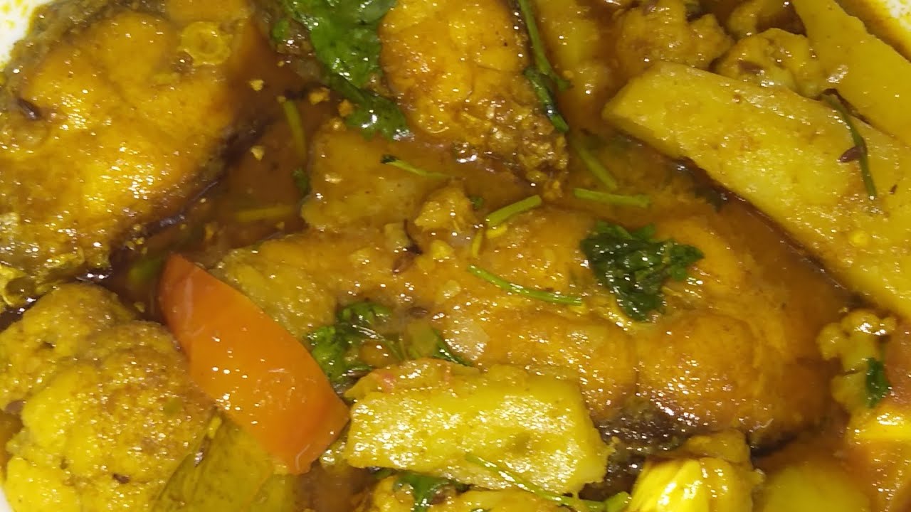 Bengali Style Phoolkophi diye Katla/Baahu Macher Jhol (Katla Machi ...