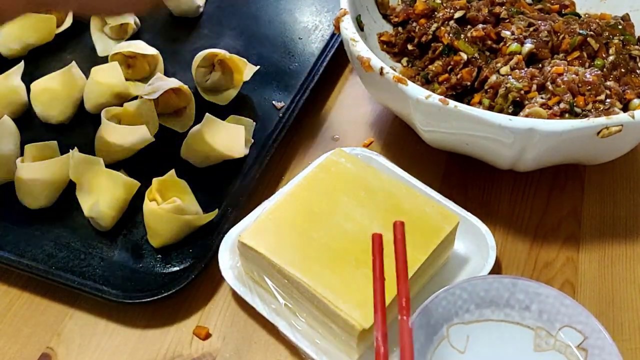 Two easy wonton wrapping methods - YouTube