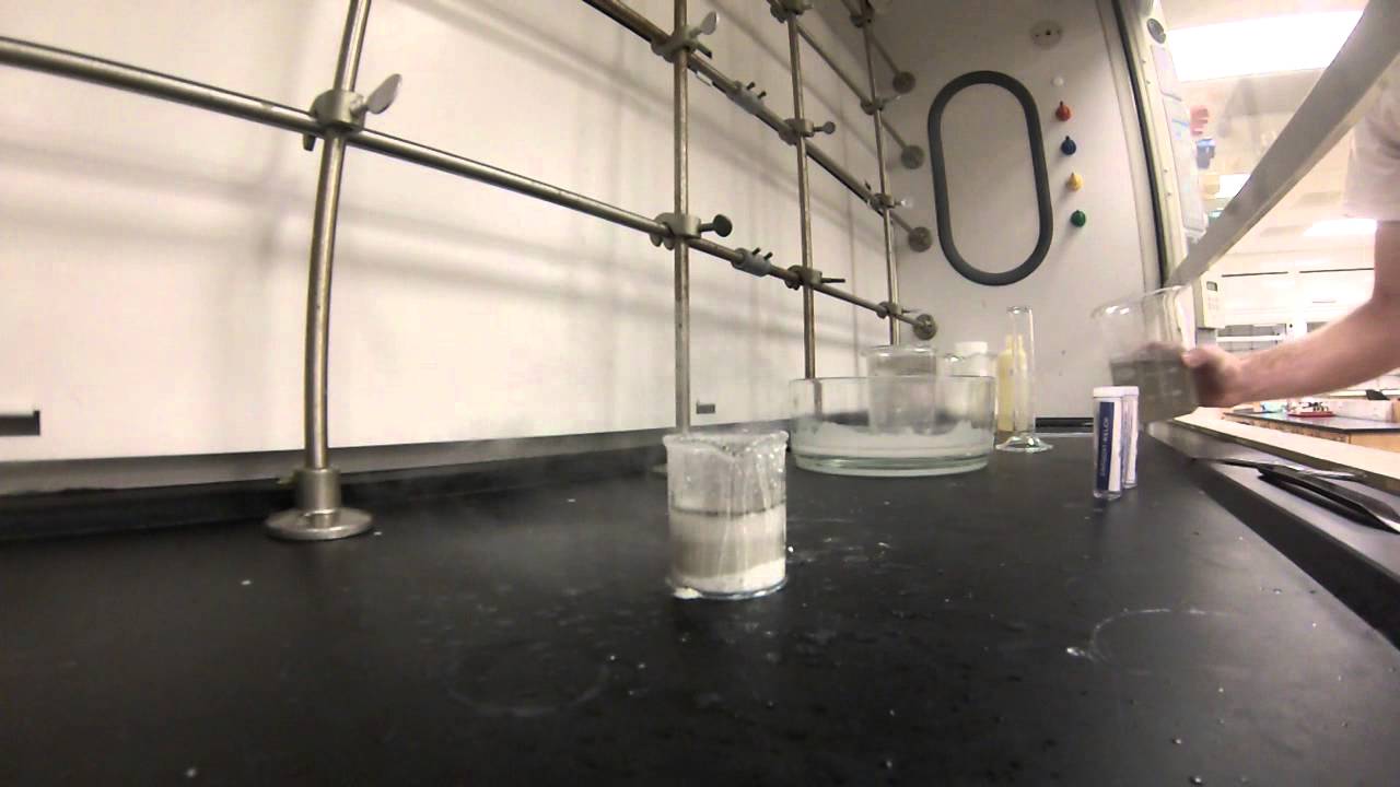 Strontium metal reacts with nitric acid - YouTube