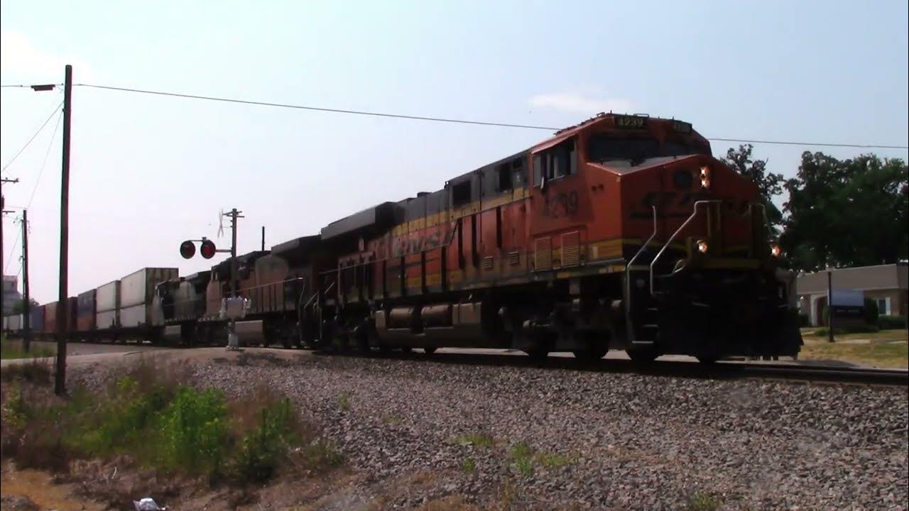 Chicago Bound BNSF “Z” East Thru Hinckley, IL on a Hot Summer Afternoon!! - YouTube