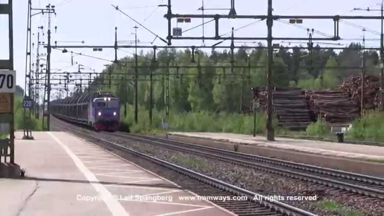 Green Cargo Rc4 1166 with freight train at Laxå, Sweden - YouTube