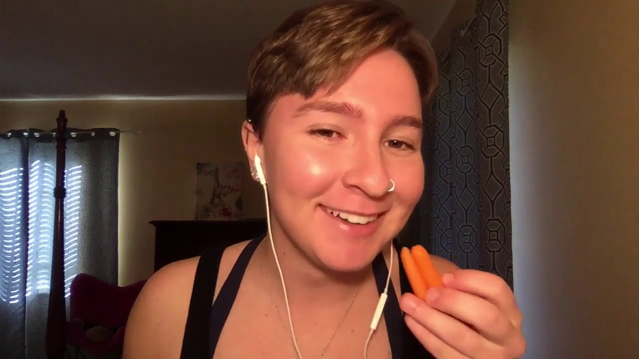 ASMR | Crunchy Carrot Eating - YouTube