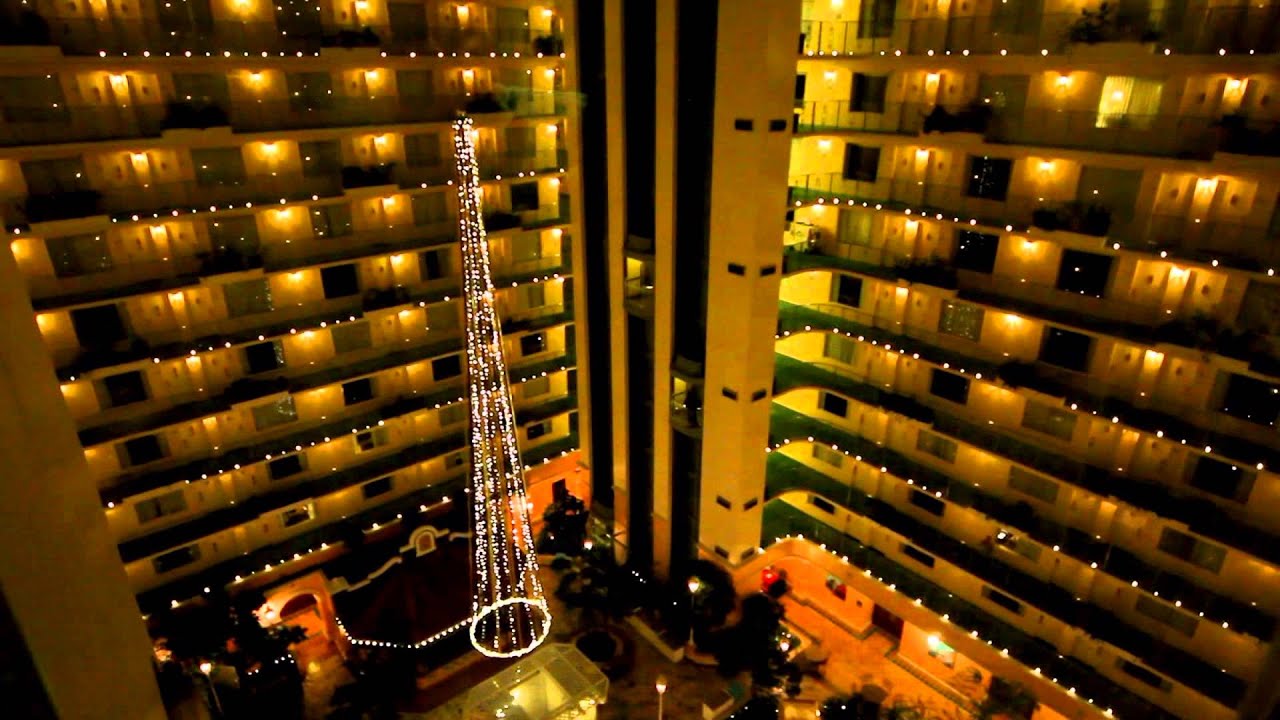 Embassy Suites Christmas decorations.mpg - YouTube