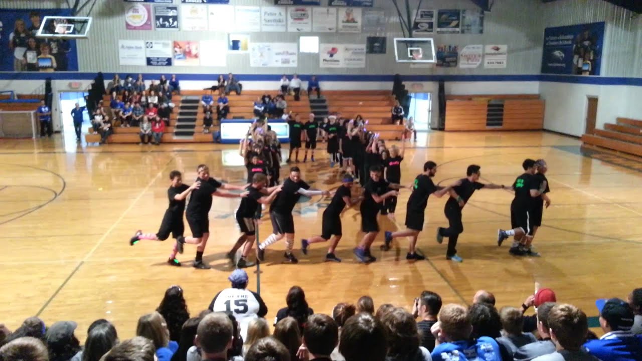 Homecoming Powder Puff Senior Entrance - YouTube