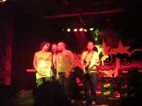 Vicky a Puri - El trío - YouTube