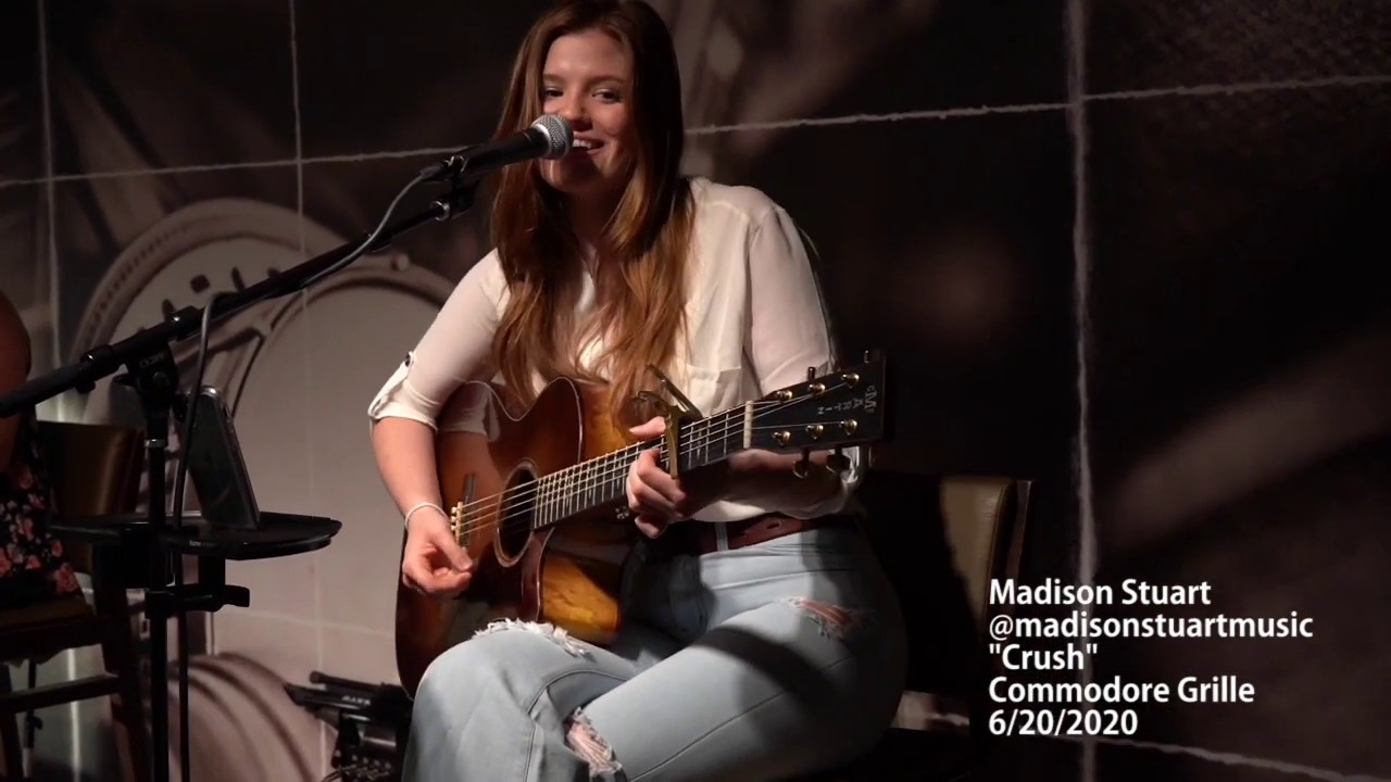 Madison Stuart singing "Crush" at Commodore Grille in Holiday Inn ...