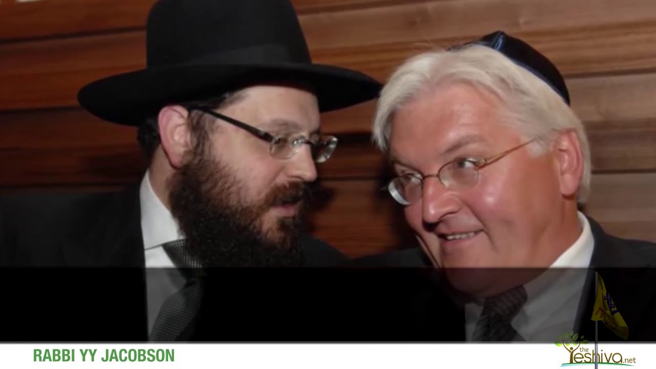Rabbi YY Jacobson חנוכיה מול צלב קרס - YouTube