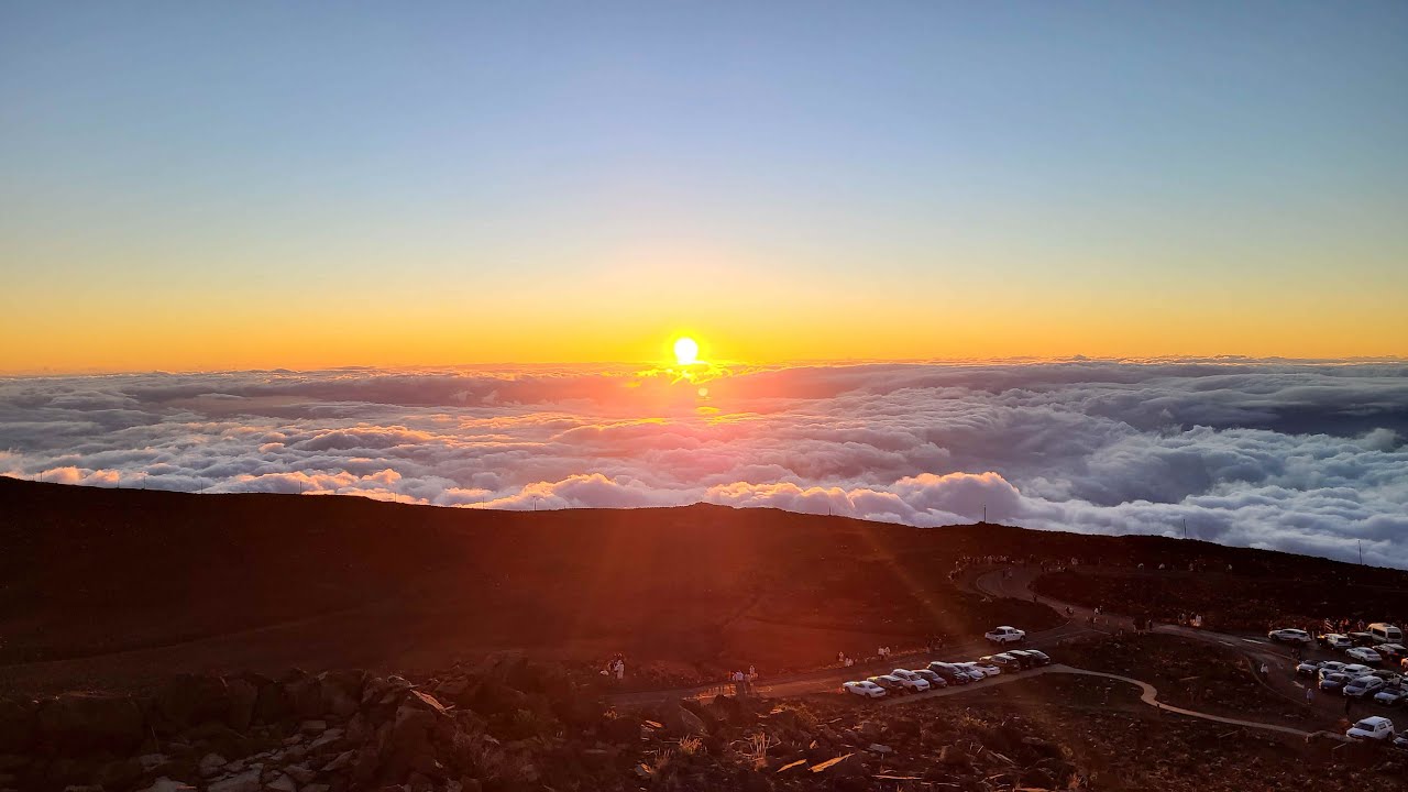 Haleakala sun set, best view in Maui, best sunset , sun set above the ...