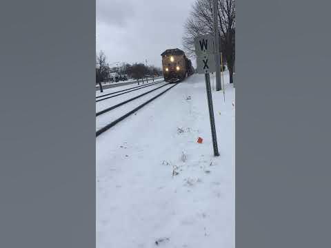 UP 7885 leads a manifest with horn salute! #shorts #trains #unionpacific - YouTube