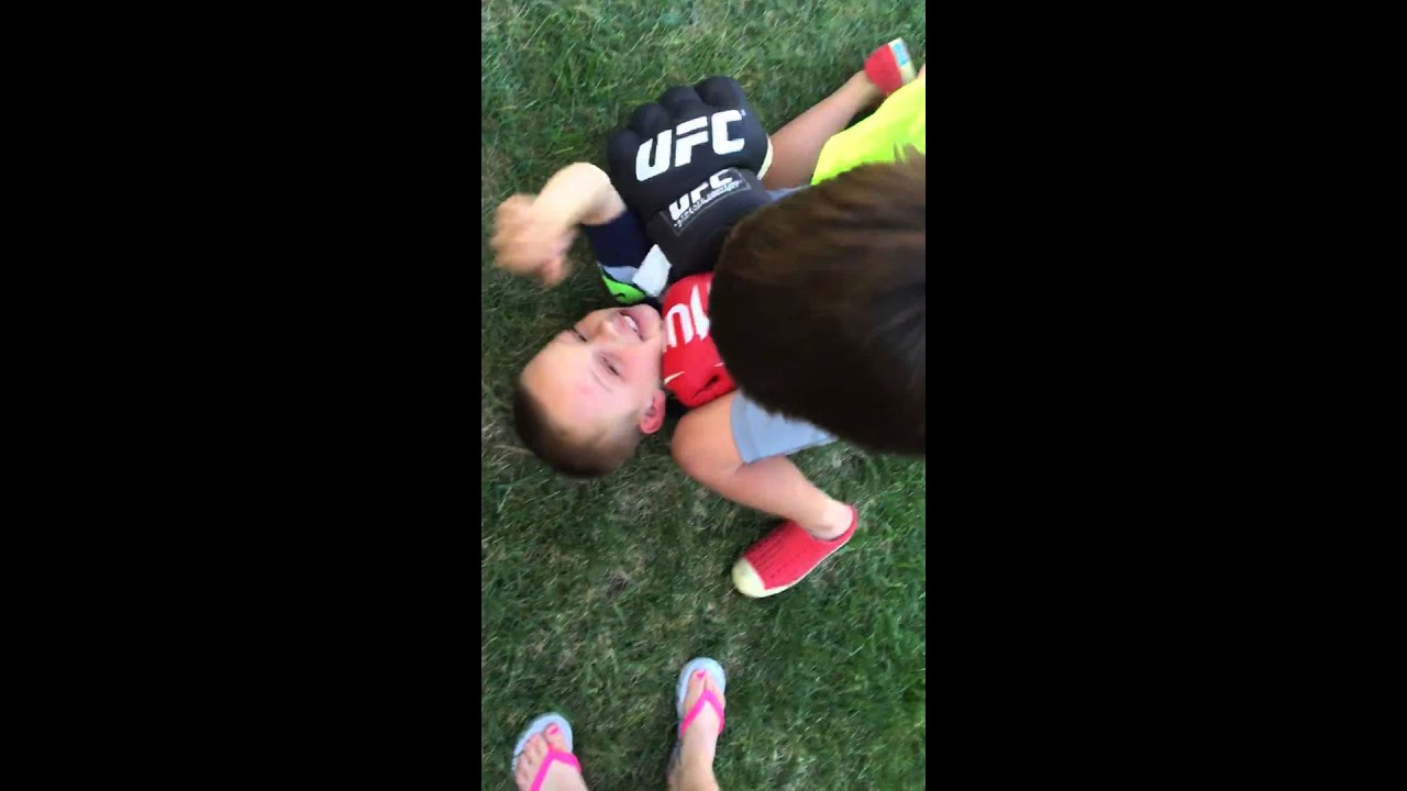 Little kid boxing match - YouTube
