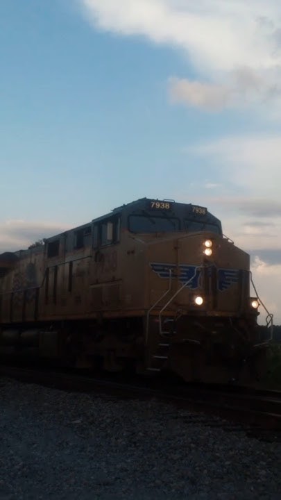 Ex D&RGW!!! UP #7938 leads a slow SB UP M-LIBT10 out of Livonia, Louisiana!!! - YouTube