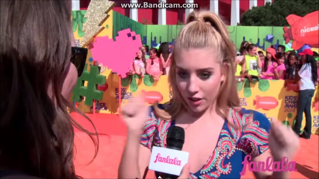 Paris Smith on the orange carpet at the 2015 Nickelodeon Kids' Choice ...