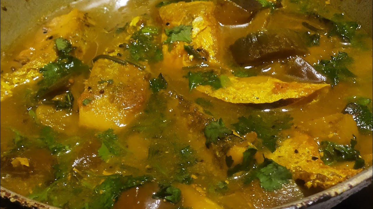 বেগুন দিয়ে সামুদ্রিক চেলা মাছের ঝোল। কম তেল মশলা দিয়ে রসুন পেঁয়াজ ...