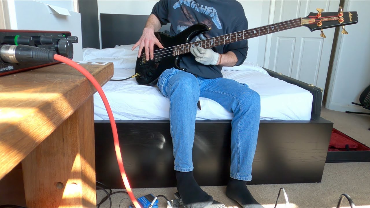 Samples of Cliff Burton's solo tone on his Aria bass (Gear Below) - YouTube