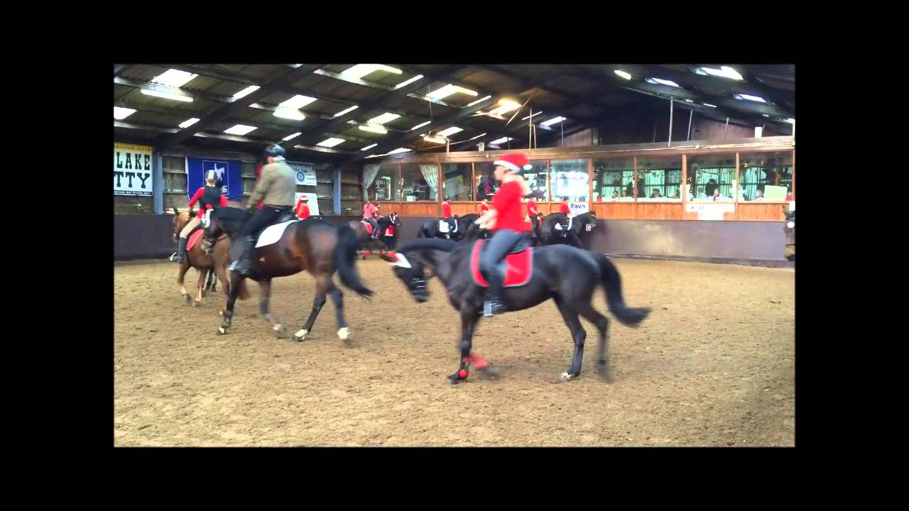 Impressie Kerstcarrousel Manege Gasselte 26-12-2015 - YouTube