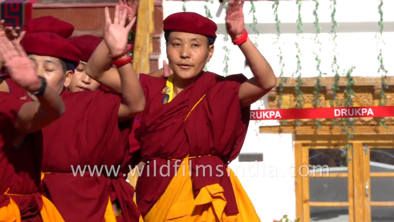 Buddhist nuns dance at Naropa festival in Ladakh - YouTube