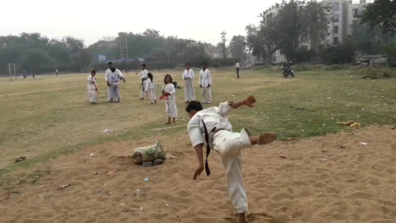 Flying back kick - YouTube
