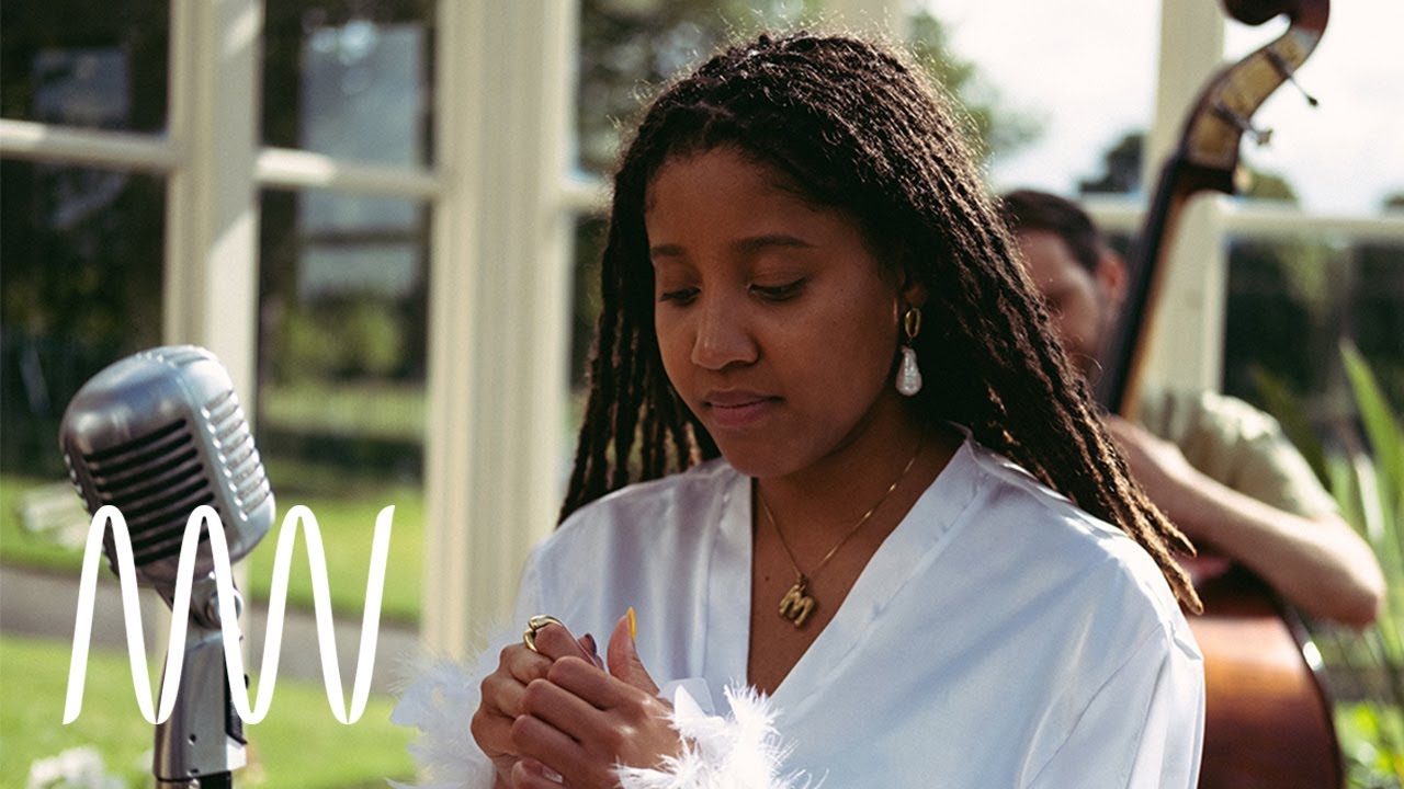 Museum Sessions | Ni Maxine - Strange love - YouTube