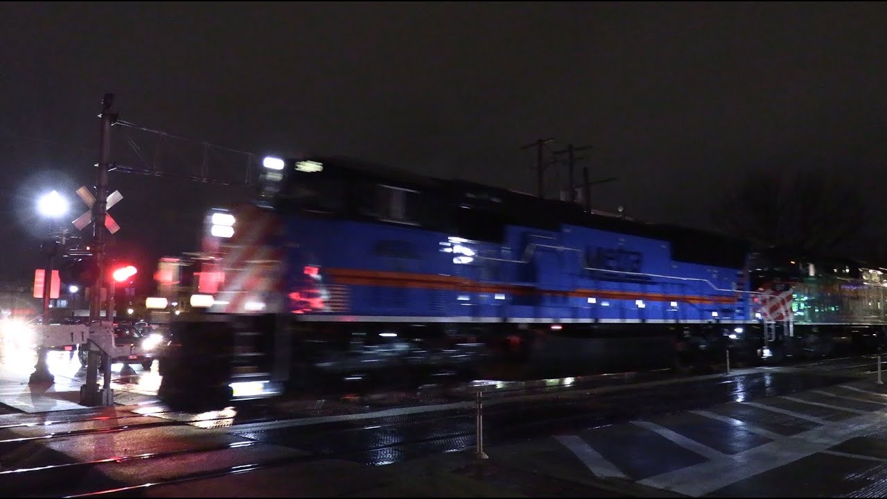 Metra's New SD70MACH Departs Elgin - YouTube