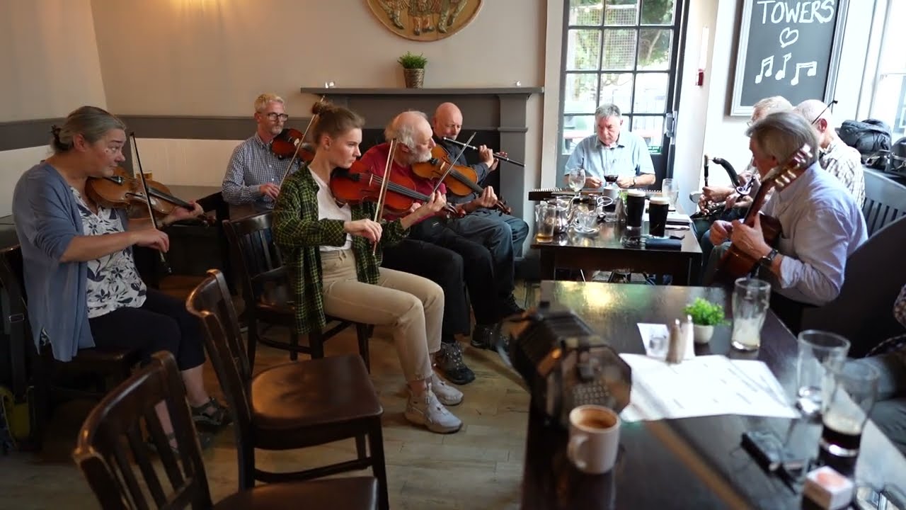 The Foxhunter's slip jig at Babbity Bowster, Glasgow - YouTube