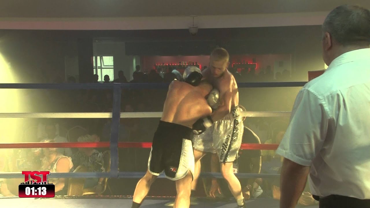 Daryl P VS Scott Billingham - YouTube
