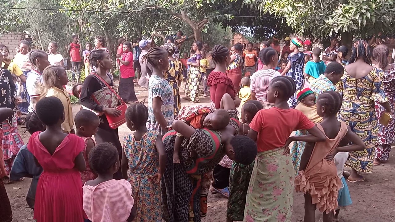 Nyarugusu camp-mchiriko Village V1 kibembe tradition (bembe) - YouTube