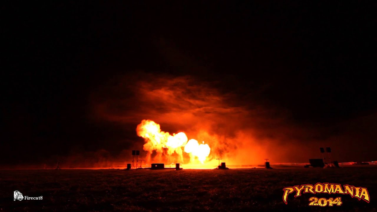 Sky Wars 2014 (formerly Pyromania) - Simulated B52 Bombing / Fireball ...
